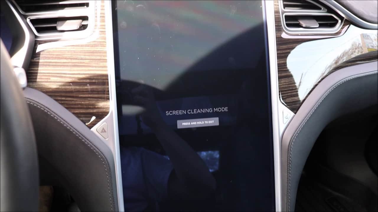 How To Clean The Tesla Screen | CleaNESTOR