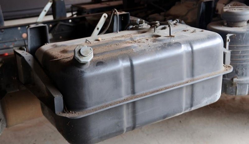 How To Clean A Tractor Fuel Tank Without Removing It | Cleanestor