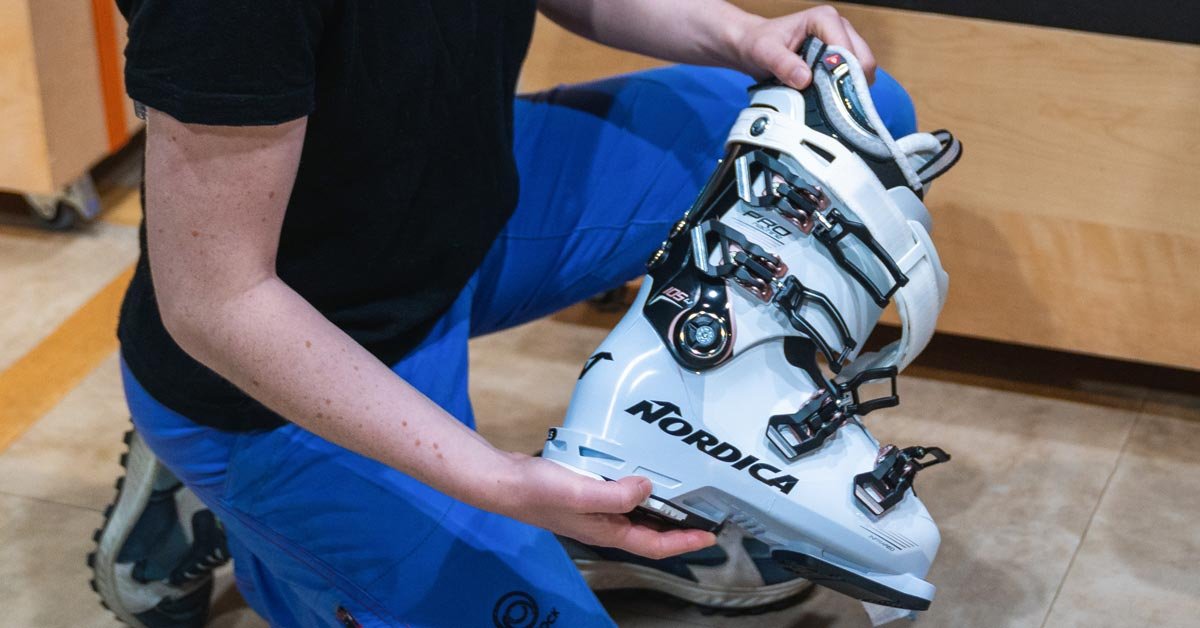 How To Clean Ski Boot Liners | CleaNESTOR